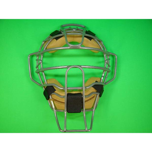 【発売日：2025年03月07日】送料無料 ベルガード BELGARD ソフトボール用 軽量マスク UM770V軽量V型パッド採用、人気の審判用マスクです。フレームカラーはシルバー、マスクパッドはクレストのオーダーカラーです。ベルガード商標...