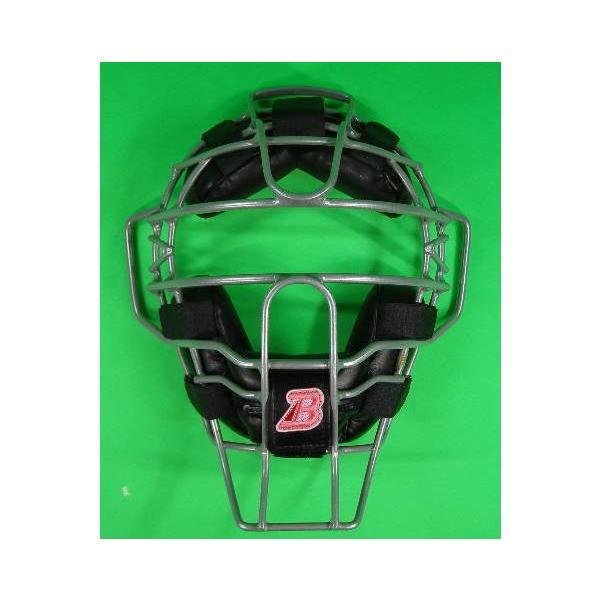 【発売日：2026年02月05日】送料無料 在庫1点のみです。ベルガード BELGARD 硬式野球用 軽量マスク UM770W発声のしやすい W型パッド採用、人気の審判用マスクです。カラーはフレームがシルバー、パッドはブラック、マスク前面に...