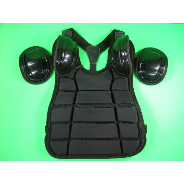 【発売日：2025年10月19日】UP160 審判用 インサイドプロテクター軟式用 ソフトボール用インサイドプロテクターの定番モデル2枚の肩カップで安全性も確保、カラーはブラックです信頼の日本国内工房で製造されています。●メーカー希望小売価...