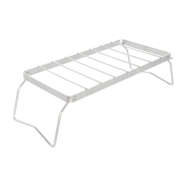 ≪belmont≫頑丈なオールステンレス製の五徳。大きい鍋をかけても安心な強度と耐久性がありながら、脚を折りたたんでコンパクトに収納できます。脚を取り外してかまどの五徳として使ったり、焚き火台の上にのせて大きな鍋で調理ができます。