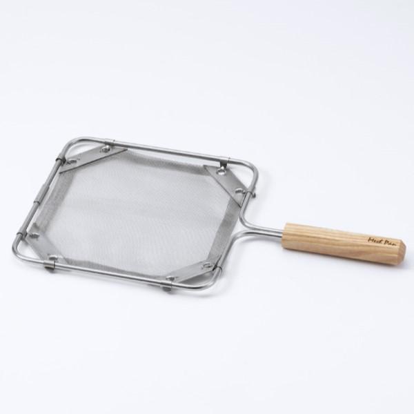 ≪NORINORILIFE≫直火料理の可能性を広げるメッシュ式フライパンステンレスを編み込んだメッシュで直火焼専用のフライパン的アイテム。目の細かなメッシュを使う事で、網では不可能だった麺類やお米なども直火で調理することが可能になりました。...