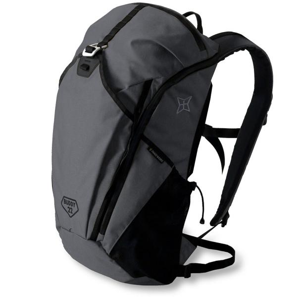 ≪PaaGo WORKS / BUDDY≫軽くてタフな相棒です。軽量コンパクトな道具で山をとことん楽しむ、そんな気持ちになるバックパックをデザインしました。背負い心地と使い勝手の良さが自慢です。