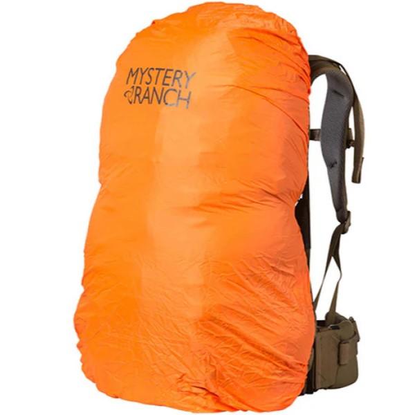 ≪MYSTERY RANCH / PACK FLY≫パッカブル仕様のレインカバー機能性や快適性を兼ね備えた製品開発。ミリタリーや森林消防隊など、過酷な環境で最も危険な任務に当たるプロフェッショナル向けの製品開発を行っています。安定して背負え...