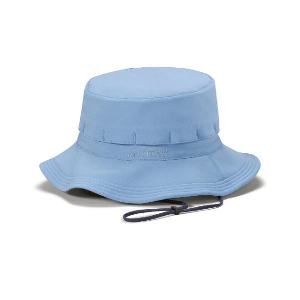 ≪ARC'TERYX / Cranbrook Hat≫夏のバックカントリー アドベンチャーに必須のプロテクションです。顔や耳、首を日光からガードするワイドなつばが特徴のクランブルック ハット。通気性を高めるベンチレーションを備え、ポケットに...