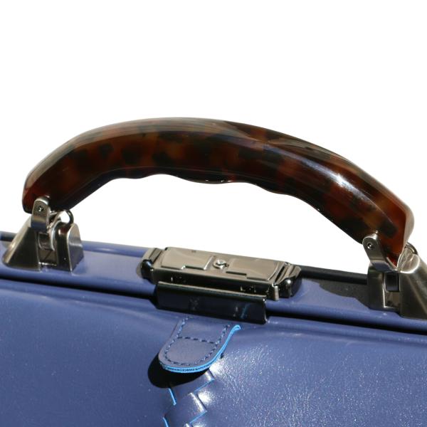 ハンドルカラーオーダー会のハンドル単品販売ページです。バッグ好きならいつかはチャレンジしたいカスタムオーダー。自分好みのセレクトも楽しいけれど、全て選ぶのもなかなかのハードワーク。そしてお値段も気になるところ。youtaBAGのハンドルカラ...