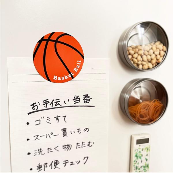 〜商品仕様〜バスケットボール柄　１つバスケットボールサイズ　直径　約９センチ円形のコイン型マグネット〜商品説明〜可愛いくて便利なバスケットボールマグネット見るだけでも嬉しくなっちゃうけれど、いろんな使い方ができそうで凄く便利！バスケ好きへの...