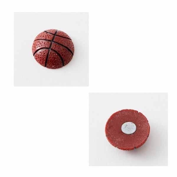 〜商品仕様〜職場でも！　家庭でも！外出先でも！　戦術ボートでも！どこでも気軽に使える、バスケットボールマグネットです。小さいから持ち運びも簡単！主婦の方にも小さい子にも大人気です。対象年齢：６歳以上（６歳未満のお子様に与えないでください）〜...