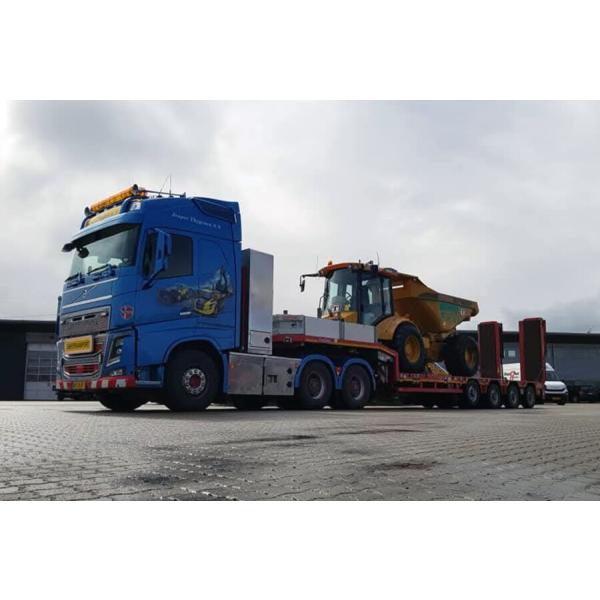 【予約】2026年発売予定 JESPER THYGESEN VOLVO FH5 GLOBETROTTER 6X4 セミ低床トレーラー ランプ付き 4軸 トラック / WSI 1/50 建設機械模型 工事車両
