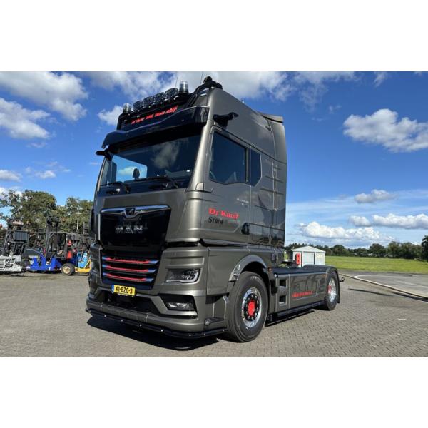 【予約】2026年発売予定 DE KRUIF MACHINES MAN TGX GX 4x2 3軸 セミ低床トレーラー ランプ付き 積載車 / WSI 1/50 建設機械模型 工事車両