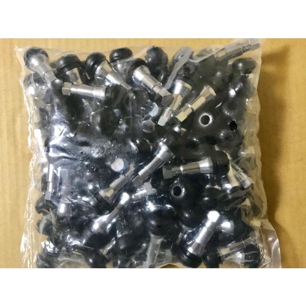 TR413サイズ メッキスリーブ付エアバルブ 100個（メッキカバー付エアバルブ 100個）の出品です。製造元: Ningbo Junda Auto Parts Industry Co.,Ltd.全長：約45mm適応穴径：11.5mmバルブ...