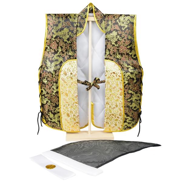 五月人形の脇飾りとしてお使いいただけます。お子様が着用することもできます。■サイズ：身幅約41cm×着丈約45cm/飾り台の高さ約45cm■着用対象年齢：0歳〜3歳（目安）