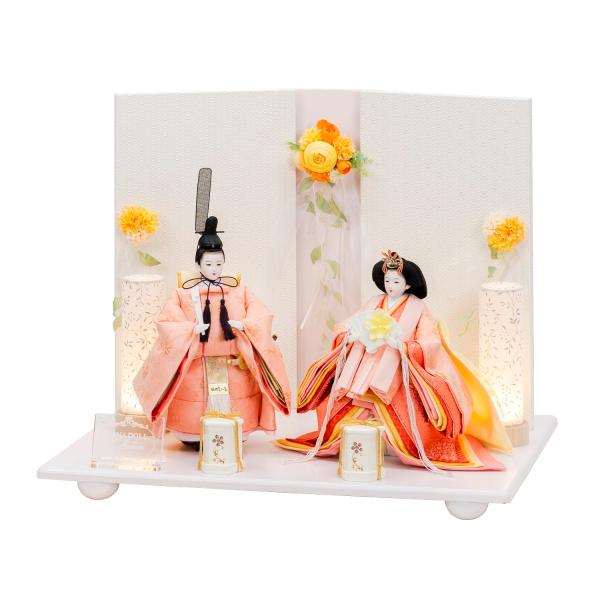 伝統の雛の文化を守りつつ現代風にアレンジしたお雛さま。洋風住宅にもぴったりです。まるでひだまりのような温かくチアフルな立雛飾り。お子さまに元気いっぱいに育って欲しいとの願いを込め制作しました。【平安道翠】製造から卸・小売りまでの節句人形の総...