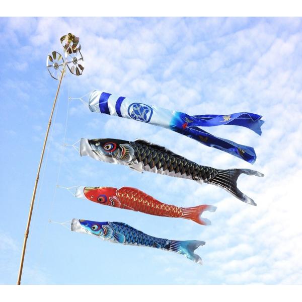 【吹流しに新デザインが登場】上品で優雅な飛翔鶴吹流し（画像1枚目）、豪華で迫力のある昇龍吹流し（画像2枚目）からお好みの吹き流しをお選びください。名前や家紋を入れたい場合は選択肢からご希望のものをお選びのうえ記入欄にご記入ください。※家紋の...