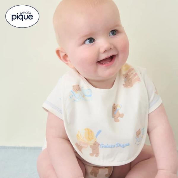 【夏らしいアイスクリームベア柄のBABYスタイ】【Fabric】レーヨンとコットンを混紡した柔らかなカットソーを使用しています。【Design/Styling】とろけるアイスクリームとベアをカラフル＆ポップに描いた、ファミリーでお楽しみいた...