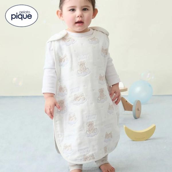【ソフトな6重ガーゼのドリーミーベア柄BABYスリーパー】【Fabric】オーガニックコットン素材のふんわりとした6重ガーゼを使用しています。【Design/Styling】ふわふわの雲の上で夜空を眺める、ドリーミーベアが眠りへと誘うBAB...