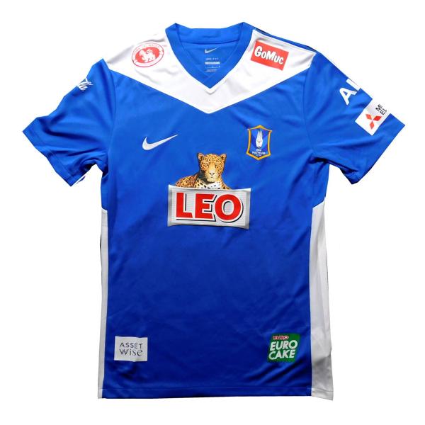 ■ 製造元 : NIKE（ナイキ）■商品詳細メーカープロダクトコード：FD7431-463TLタイ・リーグ所属、BGパトゥム・ユナイテッドFCのユニフォームです。全体的に通気性の良い生地が用いられており実用性に優れています。■販売中の商品に...