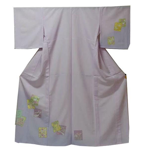 素材　表裏　ポリエステル100％サイズ　身丈163cm・袖丈49cm・裄68cm・前幅25cm 後幅30cm色　薄紫色洗濯機（○）手洗い（30）　アイロン（中温あて布）仕立上り単衣付下げです。生地・染め・縫製共に日本製です。雨や汚れから着物...