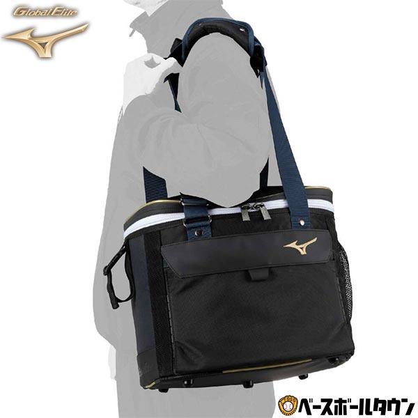 軽いナイロン素材の定番ボールケース。硬式球、軟式球5ダース収納可能なボールケース。ボールを拭いたタオルなどをサイド部分に収納出来る設計。■サイドバックルおよびメッシュポケットにボールを拭くタオルなどを収納可能 。■正面マーキングパーツ取り外...