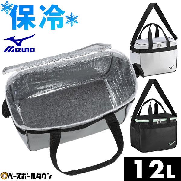 夏場に必須の保冷バッグ。約12L容量の限定保冷バッグ2色展開。約600mlペットボトルを約8本収納可能。●カラー：04シルバー、93ブラック×ミント●素材：ポリエステル（裏加工PU）・合成皮革（PU）●サイズ：L31×W17×H24cm●製...