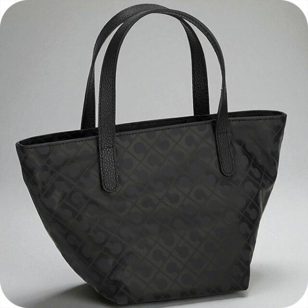 ゲラルディーニ ハンドバッグ レディース ブランド GHB0107 EXCAL GHERARDINI ブラック ◆1885年にイタリアのフィレンツェで創業された高級皮革ブランドです。芸術の都で生まれたゲラルディーニは、創業当時からその高い技...