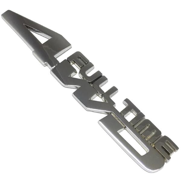 サイズ：約15.6cm×2.6cm×4mm材質：金属　シルバーメッキ仕上げ入り数：エンブレム×1　両面テープ×1（貼り付け済み）両面テープ貼り付け済みなので貼り付け簡単金属特有の重量感とシルバーメッキの美しい輝きを併せ持つ高級感溢れる金属製...