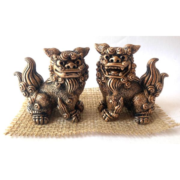 シーサーは「外からの福を招き入れ、災いを追い払う守り神」　　　　　　　沖縄手造り　シーサー　ブロンズしっかり　ずっしりシーサー　　サイズ　約　高さ：7.5cm   奥行５cm    幅７.５cm　が2個（オスが少し大きめ）