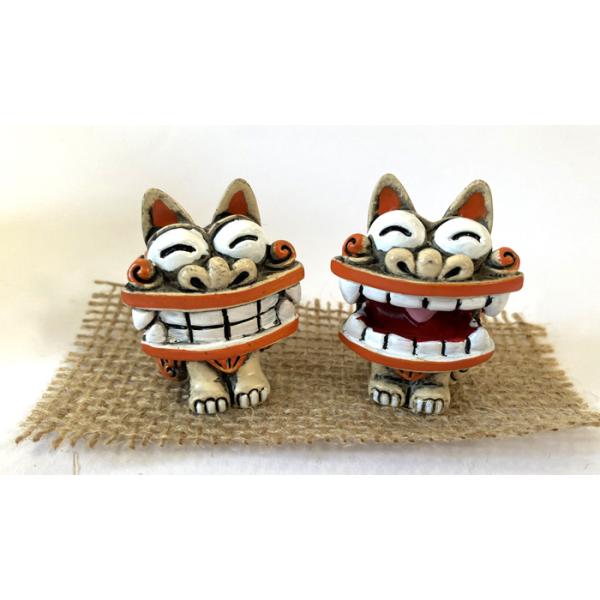 　人気の沖縄シーサー  笑う門には　福招きシーサー　沖縄産　手作り　ペアーシーサーシーサーサイズサイズ　約　高さ　５cm 幅　４cm 　奥行き３cm　が　２個