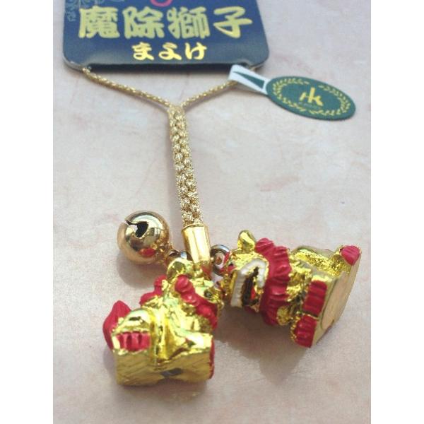 シーサーは「外からの福を招き入れ、災いを追い払う守り神」金色のミニミニシーサーストラップ　　　ゴールドで金運アップシーサー！　　　シーサーの大きさ　約 高さ１cm×幅:約０.８cm×奥行:約2cm×２