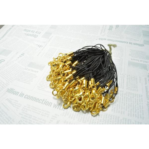 カニカン付きストラップ100本セットです。携帯ストラップやキーホルダーなどのアクセサリー作りに。カニカン部：12mm×6mmマルカン部：直径7mm金具部：7mm×4mm紐の長さ：約48mm個数：約100個（重量で纏めているため若干の誤差があ...