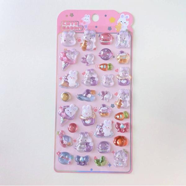 うさぎがモチーフの透明のぷっくりしたドロップシールのシートです。透明感とつやつやした光沢がかわいいく、日常でも使いやすいデザインです。小さいサイズから大きいサイズまで幅広いシールが揃っています。女の子、男の子問わず人気な商品です。スマホの背...