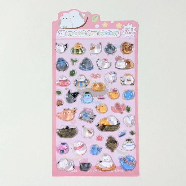 シマエナガや文鳥などの小鳥がモチーフの透明のぷっくりしたドロップシールのシートです。<br>透明感とつやつやした光沢がかわいいく、日常でも使いやすいデザインです。小さいサイズから大きいサイズまで幅広いシールが揃っています。&lt...