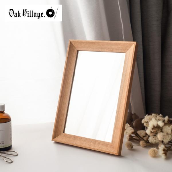 商品説明:なだらかな曲線を描き奥行感を増す面取りを施した、西洋絵画や表彰状の額縁を思わせる上品な佇まいのミラー。お使いになる場所やシチュエーションに合わせて、鏡の角度を4段階に変えてお使いいただけます。緻密で優しい風合いの国産カバやブナを使...