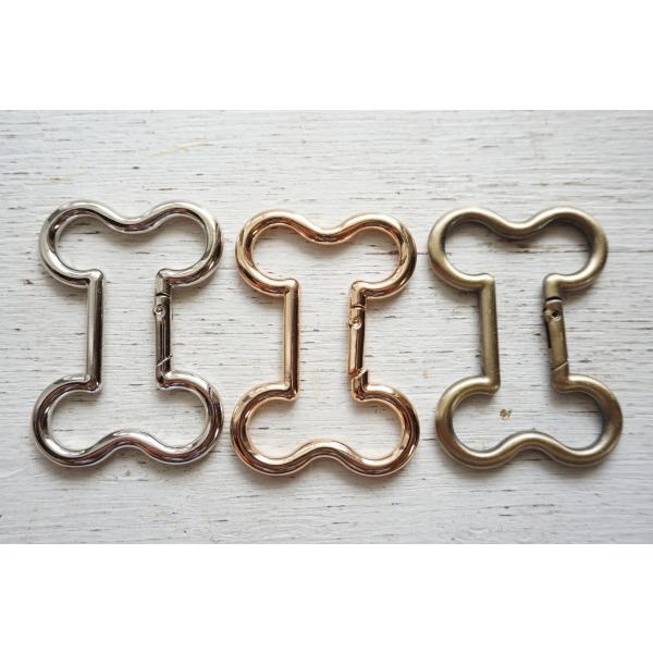 かわいい骨型のカラビナ(*^▽^*) 大き目サイズが入荷！！シンプルな３色をご用意。7/31　ライトゴールド＆アンティークゴールド第四弾、入荷しました♪12/20 シルバー第八弾、入荷しましたサイズ約４６×６７ｍｍ２７ｇ（重さがあります）■...