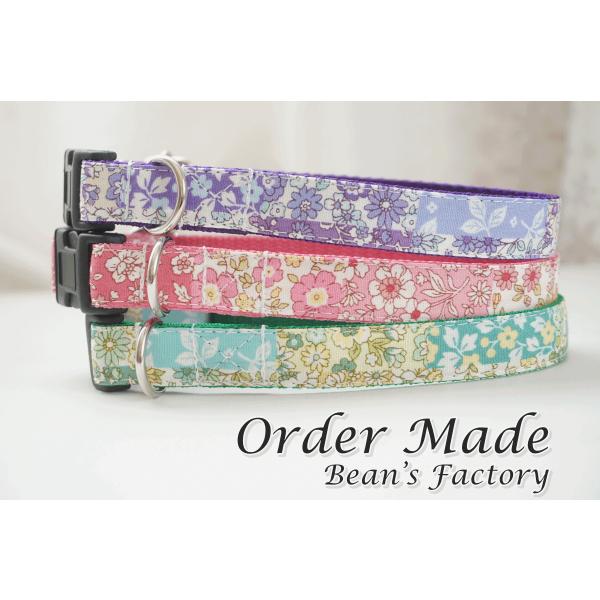 全８種類の花柄がパッチワーク風に並んだフラワーパッチ柄明るい色合いの花柄で元気にお散歩♪４ｃｍ角の花柄ですカットする位置により、１列のみの場合・２列入る場合　がございます柄位置の指定は致しかねますご了承下さいませサンプル　１５ｍｍ幅、二重通...