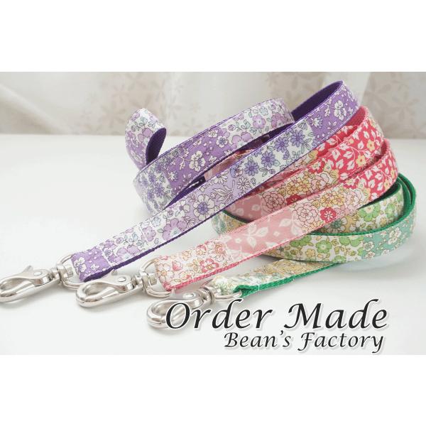 全８種類の花柄がパッチワーク風に並んだフラワーパッチ柄明るい色合いの花柄で元気にお散歩♪４ｃｍ角の花柄ですカットする位置により、１列のみの場合・２列入る場合　がございます柄位置の指定は致しかねますご了承下さいませサンプル　１５ｍｍ幅、持ち手...