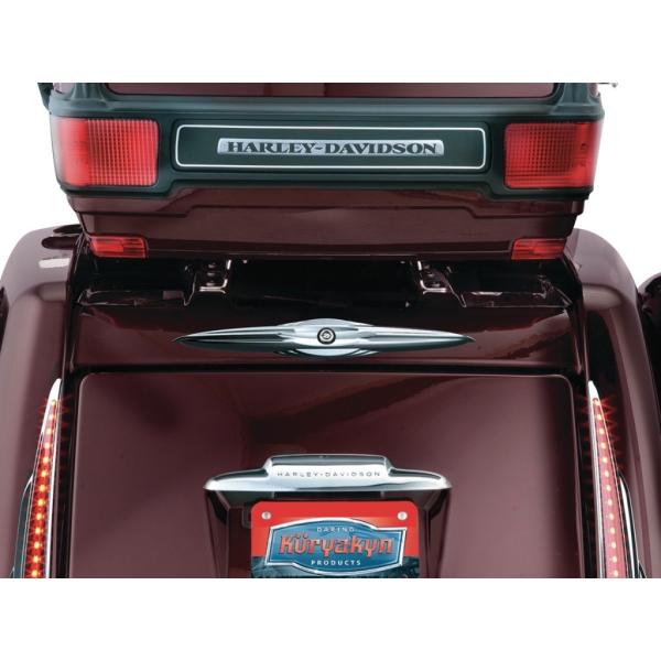 KURYAKYN ACCENT LATCH CH TRIKES. トランクラッチ アクセント クロームです。後姿が豪華になりますのでお勧めのクロームアクセントです。装着も付属の両面テープで簡単です。　・適合：２０１４年以降のトライクモデル。...