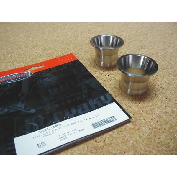 kuryakyn エキゾースト トルクコーン装着方法は、エキゾーストパイプを外し、入り口に差し込みます、あとは同じように取り付けるだけでトルクが上がり、低速での歯切れの良さが体感出来ます。特に大音量の排気が抜けすぎの車両にお勧めです。素材は...