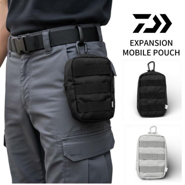 【商品】DAIWA EXPANSION MOBILE POUCH【コメント】フィッシングブランドの「DAIWA（ダイワ）」が新たに手がける“DAIWA 247”シリーズのモバイルポーチ。高密度で織り上げた頑強でありながらしなやかな風合いを兼...