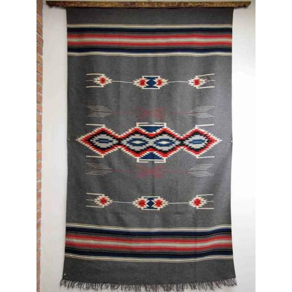 アメリカ合衆国のニューメキシコ州チマヨ（Chimayo）を中心として、コルドヴァ（Cordova）、クンディヨ（Cundiyo）、トゥルチャス（Truchas）、エスパニョーラ（Espanola）等の周辺地域で、先祖代々こつこつと織り続けら...