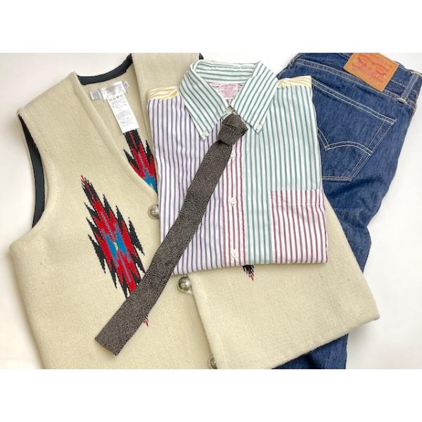 元々は、ルート66華やかなりし1940年代~50年代をピークに、全米中からニューメキシコ州を訪れる観光客向けに販売されていた手織りのウールネクタイでした。時代の流れと共に、現存する生産メーカー、取扱店は残念ながらなくなってしまいました。現在...