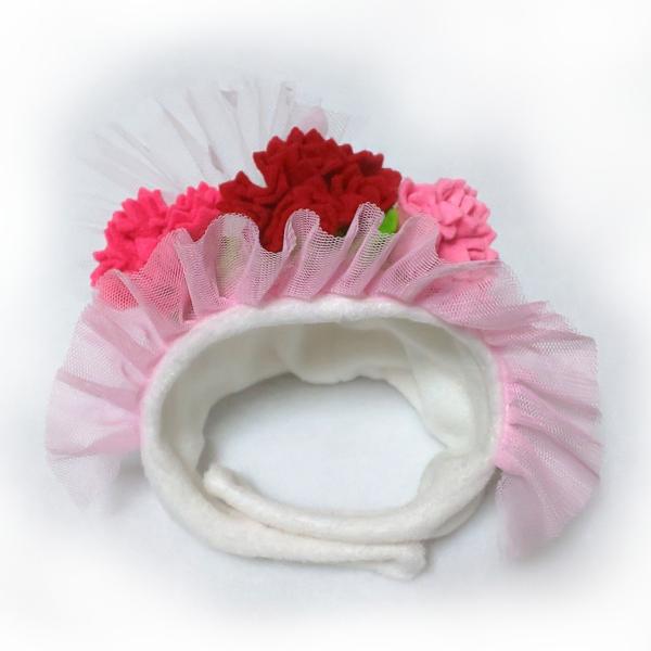 かわいい☆カーネーションのブーケなりきりコスプレ！ カーネーションブーケのかぶりもの！  母の日にも最適です。あごの下でマジックテープで留めるだけの帽子です。【素材】  フリース生地 フェルト【サイズ】頭周り  S：22〜28cm  M：2...