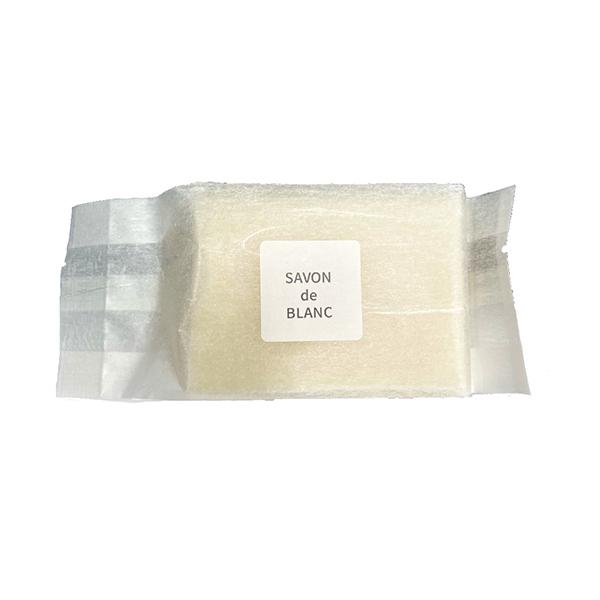 ◆1-2営業日で出荷予定！（土日祝年末年始は出荷休み）◆合計１万円以上で送料無料！商品詳細名称 サボン・ド・ブラン　（サボンドブラン）内容量 130g（手作り時）2016年3月よりリニューアルしたパッケージでお届け致します。成分 パーム油、...
