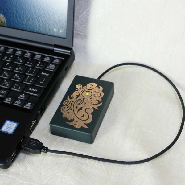【商品名】 EMサーキット【商品説明】デスクトップ PC、ノートPC、タブレットPC病気の原因の1つ『電磁波』を元気な波動に変える「EMサーキット」バイオレゾナンス医学会でも研究。5つの病因を防御し健康に！【商品詳細】■本体サイズ：タテ9....