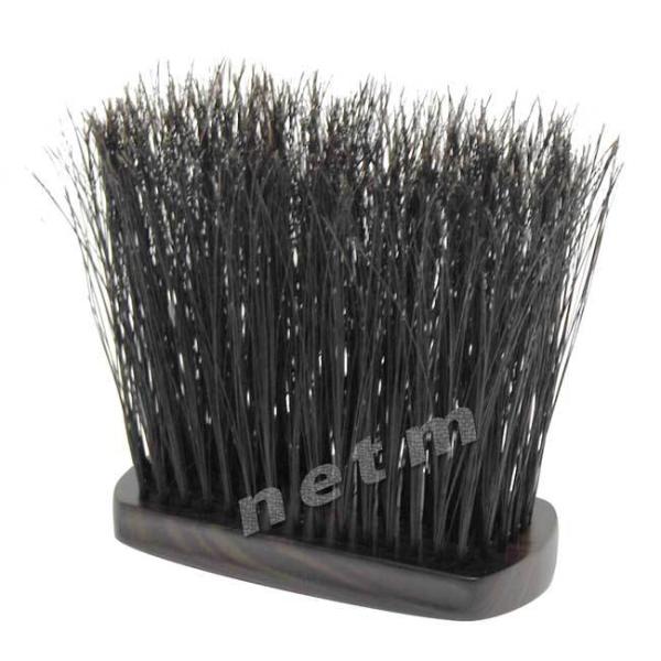 豚毛、天然木を使用した毛払いです。ヘアカット後、お肌や衣類に付いた毛髪を優しく払い落とします。 柄:天然木(黒檀調)、毛:豚毛全長219mm、8行