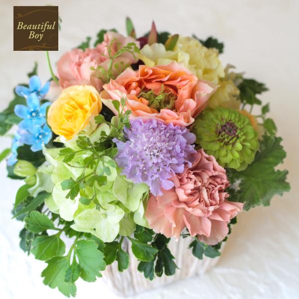 フラワーアレンジメント 「 ベリー / オススメ 」サイズ：　約 20ｘ20ｘ20 (高さ)cm  ※器の高さ含むご用途：喪中見舞い お歳暮 クリスマス 定年 退職 合格祝い 花束 バレンタイン 卒業 お彼岸 12月 1月 2月 冬カラフル...