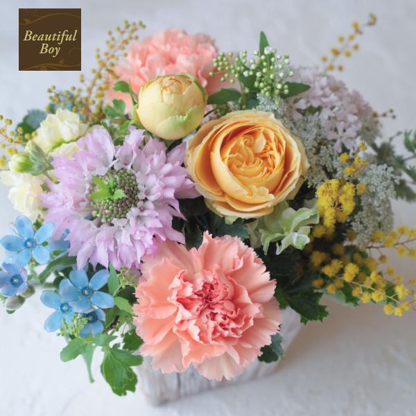 フラワーアレンジメント 「 ベリー / イエロー ・ オレンジ 系  」サイズ：　約 20ｘ20ｘ20 (高さ)cm  ※器の高さ含むご用途： 喪中見舞い お歳暮 クリスマス 定年 退職 合格祝い 花束 バレンタイン 卒業 お彼岸 12月 ...