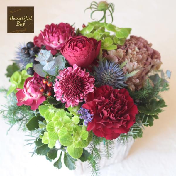 フラワーアレンジメント 「 ベリー / レッド 系  」サイズ：　約 20ｘ20ｘ20 (高さ)cm  ※器の高さ含むご用途：クリスマス 定年 退職 合格祝い 花束 バレンタイン 卒業 お彼岸 12月 1月 2月 冬 赤 朱 お誕生日 プレ...