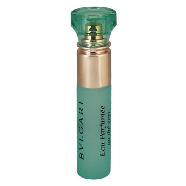 緑茶ベースのユニセックス香水。TPOを一切気にせず使えるので、取りあえずストックしたいオールマイティーフレグランスです。トップはレモン、シトラスなどフレッシュな柑橘系が香り立ち、ミドルはグリーンティーの優雅な甘さとサンダルウッドの渋さが程よ...