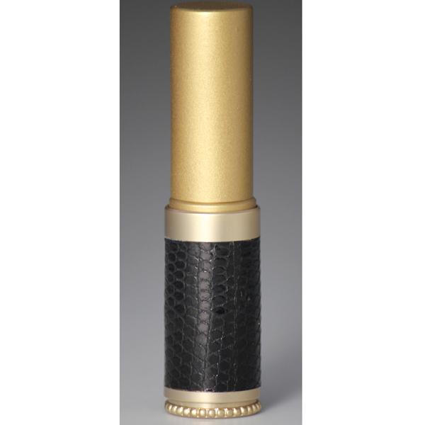 小物だからこそ自分なりのこだわりを持って選びたいですね。シンプルな中にもクオリティーの高さを感じます。豊富なデザインとカラーバリエーション、香水のイメージやお好みでお選びください。革巻きブラスアトマイザーサイズ : 7.3cm内容量 : 4...