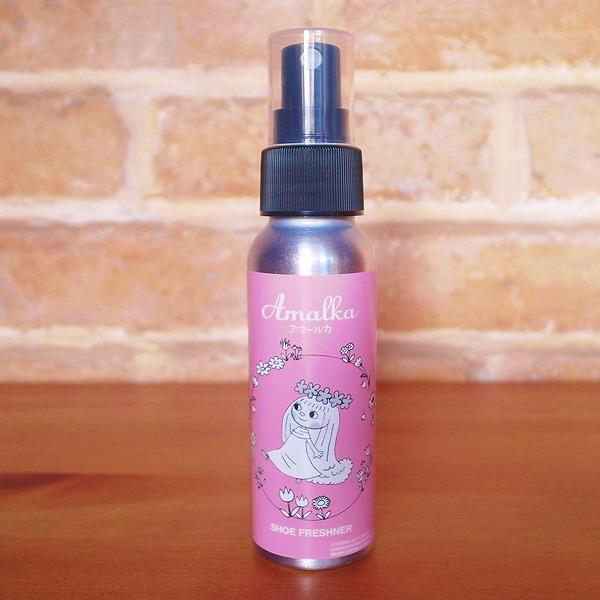チェコのおやすみアニメの人気キャラクター「アマールカ」とのコラボ商品。ナチュラルな森林の香り（微香性）除菌・消臭ミストです。除菌・消臭効果だけでなく エッセンシャルオイルが造り出す効果で、靴内部を清浄化します。また靴だけではなく、ニオイがこ...